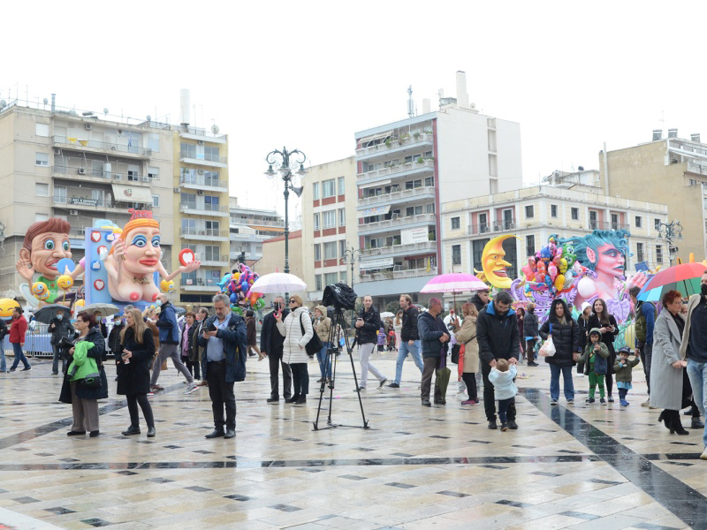 Πατρινό καρναβάλι: Σε καρναβαλικούς ρυθμούς η Πάτρα