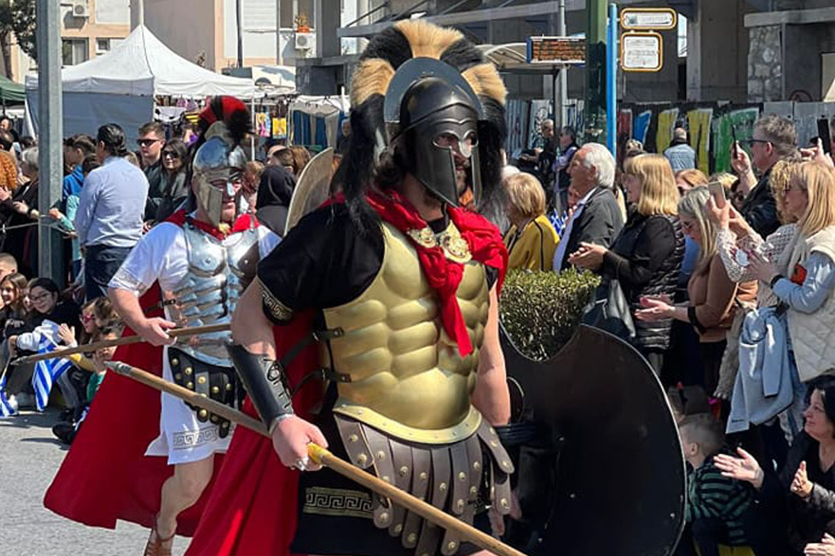 Οι Σπαρτιάτες που τράβηξαν τα βλέμματα στην παρέλαση στο Περιστέρι (vid)